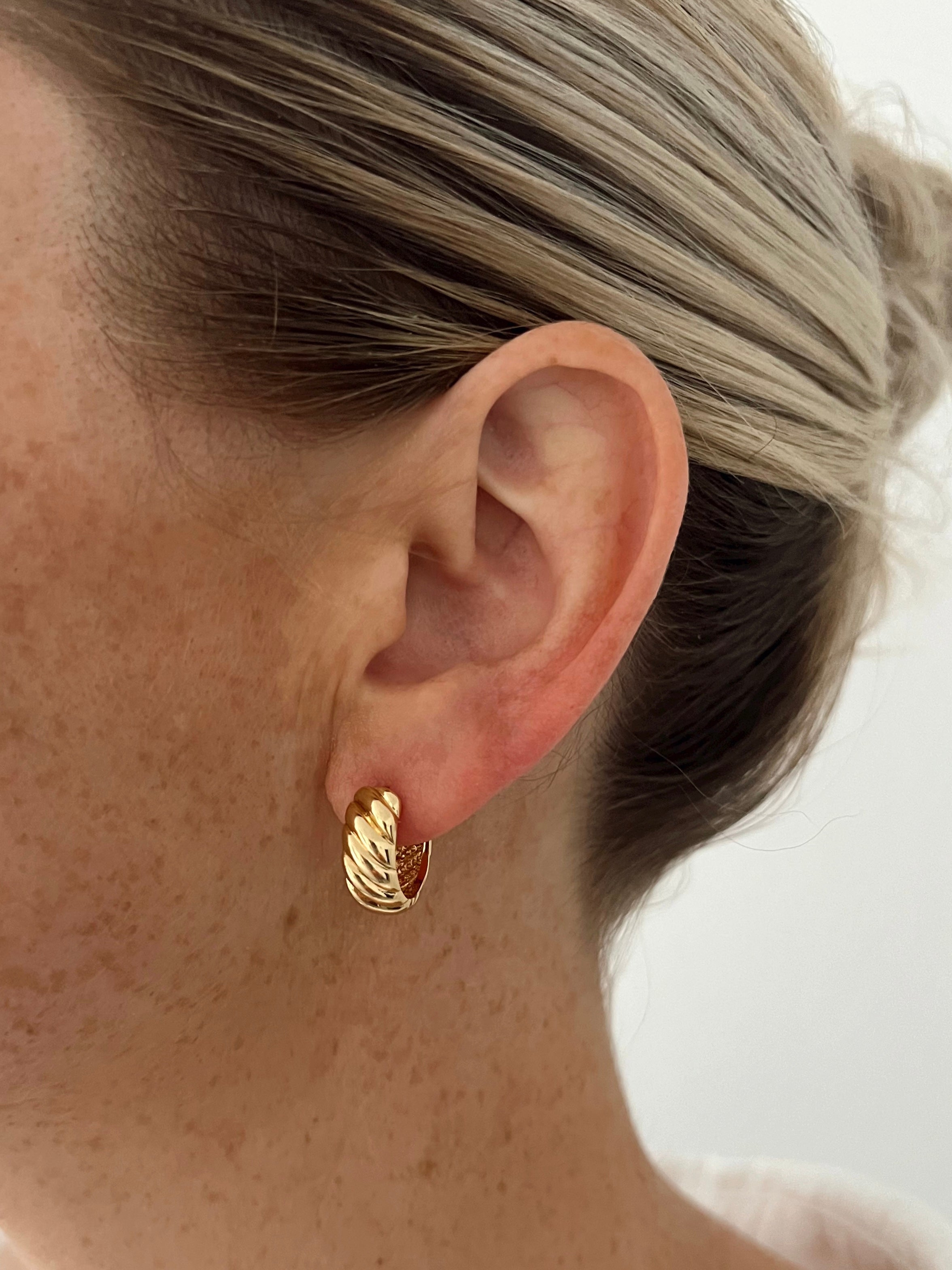 ALLIE HUGGIE HOOPS – ALV Jewels